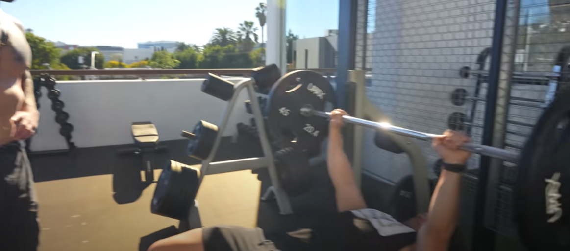 Commercial vs. Private Gyms: What’s the Difference? - FitnessProfy