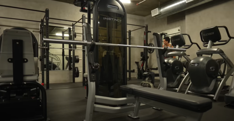 Commercial vs. Private Gyms: What’s the Difference? - FitnessProfy
